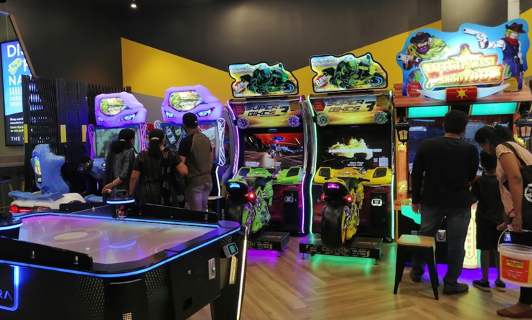 Phoenix Mall of the Millennium - Pune - Bowling, Dark Mars VR Ride r ...